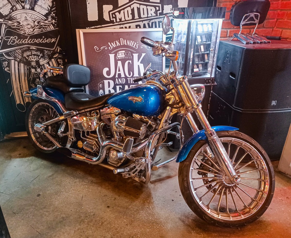 Discovering the Charm of 1903 – A Harley Davidson Cafe – The Points of Lu